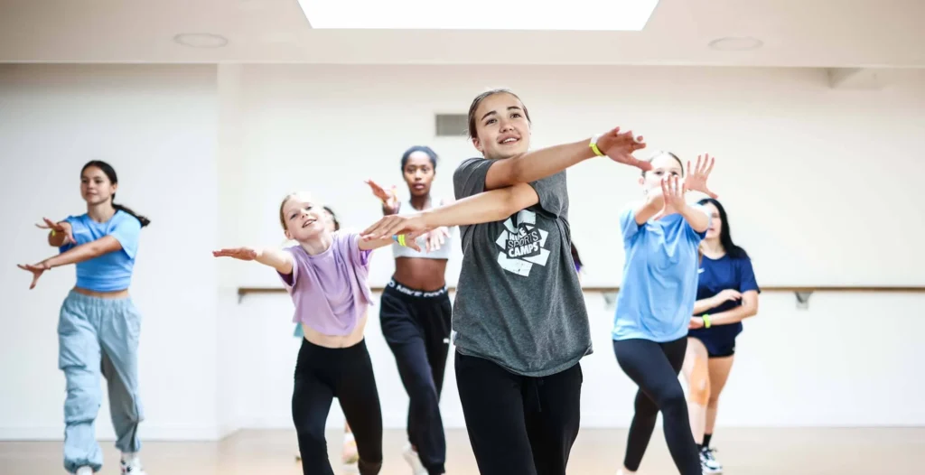 Nike Camp: Inglés + Danza — COINED